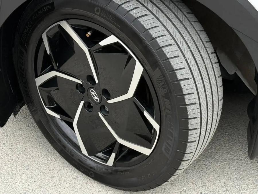 Balts Hyundai Ioniq 2023 Jūrmala, ar dzinēja tilpumu 0.00 L un nobraukumu 35 tūkst. km par 29950 €, foto 8 vietnē AUTOMOTO.COM.LV