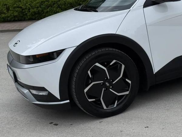 Белый Хендай Ioniq 2023 в Юрмала, объемом двигателя 0.00 л и пробегом 35 тыс. км за 29950 €, фото 10 на AUTOMOTO.COM.LV