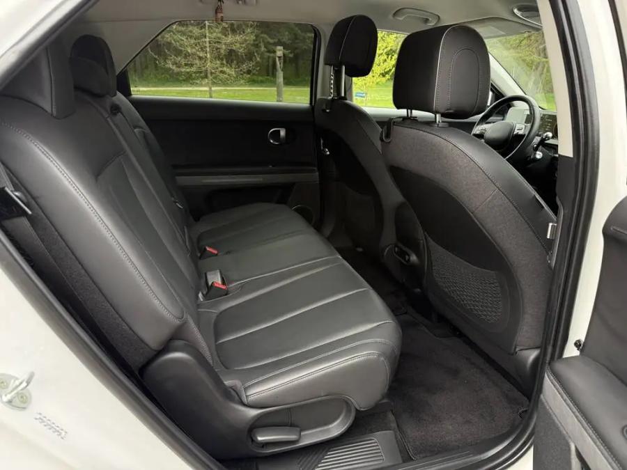 Balts Hyundai Ioniq 2023 Jūrmala, ar dzinēja tilpumu 0.00 L un nobraukumu 35 tūkst. km par 29950 €, foto 23 vietnē AUTOMOTO.COM.LV