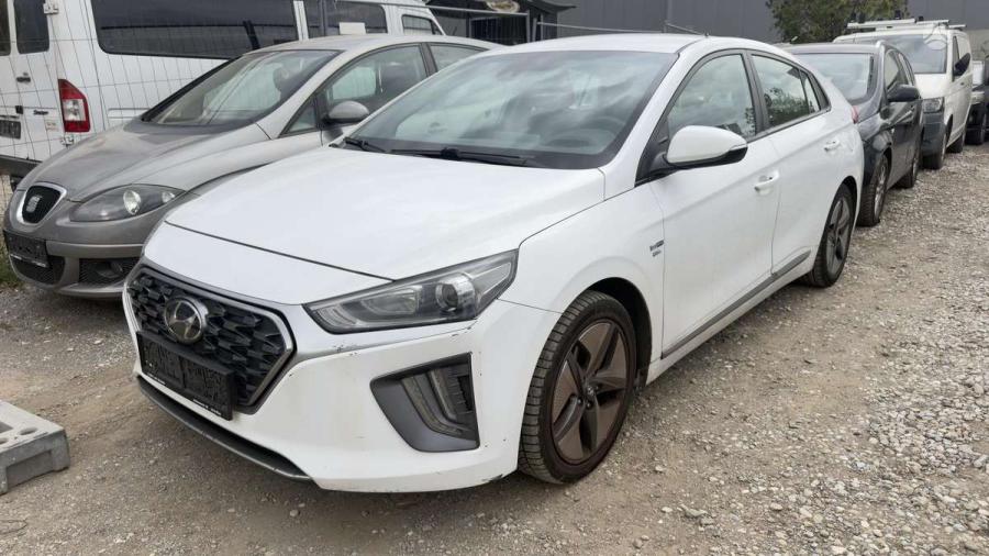Balts Hyundai Ioniq 2019 Panevēža, ar dzinēja tilpumu 1.58 L un nobraukumu 200 tūkst. km par 7000 €, foto 3 vietnē AUTOMOTO.COM.LV