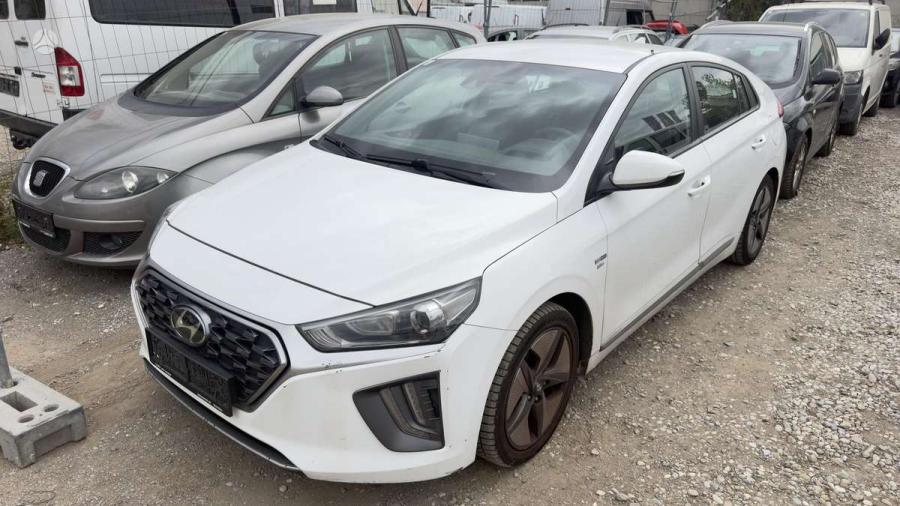 Balts Hyundai Ioniq 2019 Panevēža, ar dzinēja tilpumu 1.58 L un nobraukumu 200 tūkst. km par 7000 €, foto 4 vietnē AUTOMOTO.COM.LV