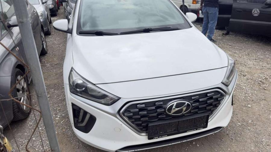Balts Hyundai Ioniq 2019 Panevēža, ar dzinēja tilpumu 1.58 L un nobraukumu 200 tūkst. km par 7000 €, foto 6 vietnē AUTOMOTO.COM.LV