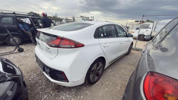 Белый Хендай Ioniq 2019 в Паневежис, объемом двигателя 1.58 л и пробегом 200 тыс. км за 7000 €, фото 9 на AUTOMOTO.COM.LV