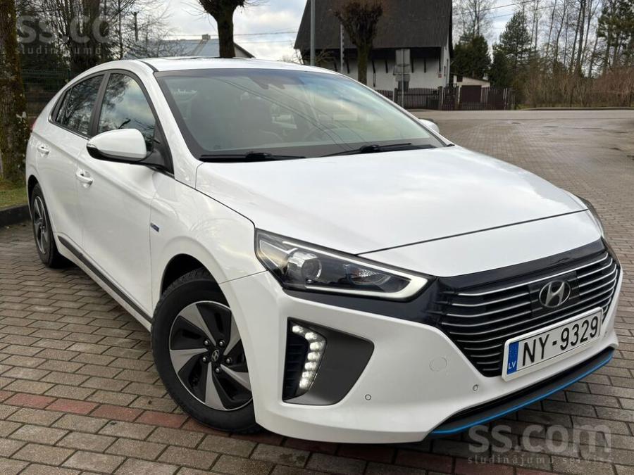 Balts Hyundai Ioniq 2016 Ogre, ar dzinēja tilpumu 1.60 L un nobraukumu 177 tūkst. km par 11999 €, foto 2 vietnē AUTOMOTO.COM.LV