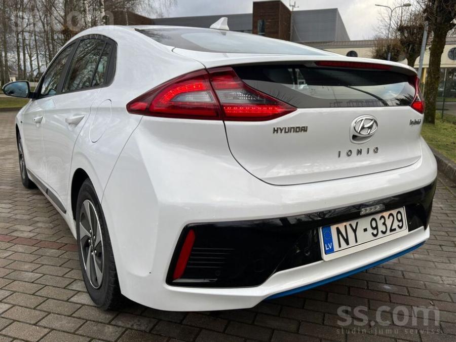 Balts Hyundai Ioniq 2016 Ogre, ar dzinēja tilpumu 1.60 L un nobraukumu 177 tūkst. km par 11999 €, foto 11 vietnē AUTOMOTO.COM.LV