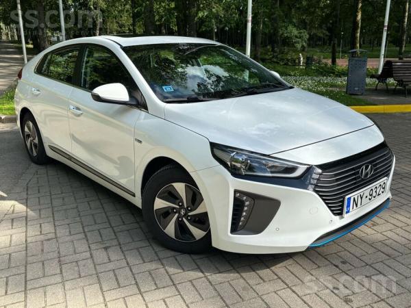 Balts Hyundai Ioniq 2016 Ogre, ar dzinēja tilpumu 1.60 L un nobraukumu 182 tūkst. km par 11499 €, foto 1 vietnē AUTOMOTO.COM.LV