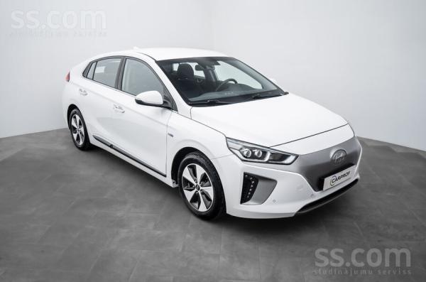 White Hyundai Ioniq 2018 in Tallinn, with an engine capacity of 0.00 L and mileage of 106 thousand km for 12999 €, photo 3 on AUTOMOTO.COM.LV