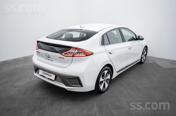 White Hyundai Ioniq 2018 in Tallinn, with an engine capacity of 0.00 L and mileage of 106 thousand km for 12999 €, photo 4 on AUTOMOTO.COM.LV