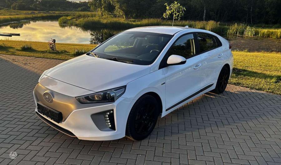 Белый Хендай Ioniq 2018 в Утена, объемом двигателя 0.00 л и пробегом 207 тыс. км за 8950 €, фото 1 на AUTOMOTO.COM.LV