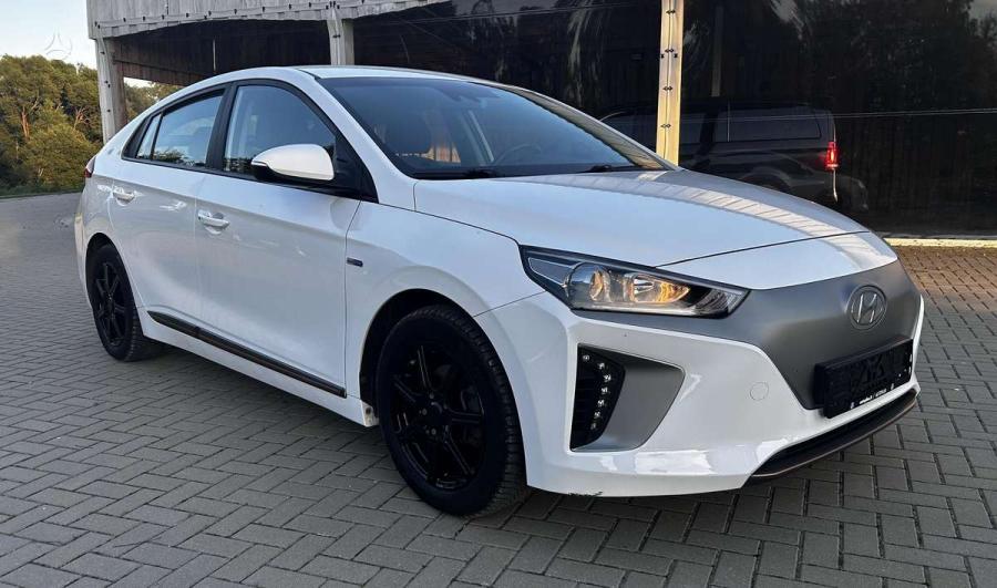 Белый Хендай Ioniq 2018 в Утена, объемом двигателя 0.00 л и пробегом 207 тыс. км за 8950 €, фото 5 на AUTOMOTO.COM.LV
