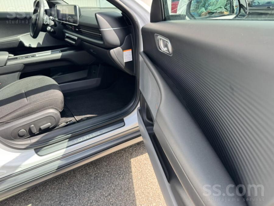 Balts Hyundai Ioniq 2024 Rīga, ar dzinēja tilpumu 0.00 L un nobraukumu 22 tūkst. km par 32900 €, foto 17 vietnē AUTOMOTO.COM.LV