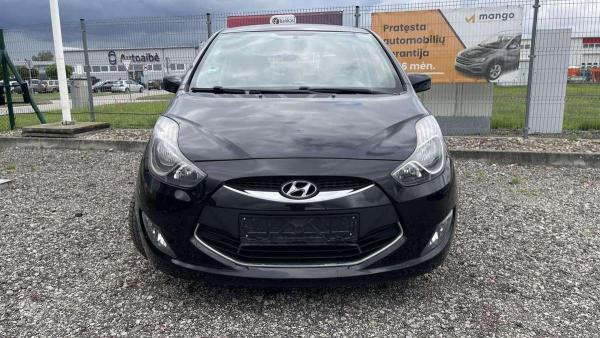 Black Hyundai ix20 2014 in Marijampole, with an engine capacity of 1.58 L and mileage of 144 thousand km for 4490 €, photo 6 on AUTOMOTO.COM.LV