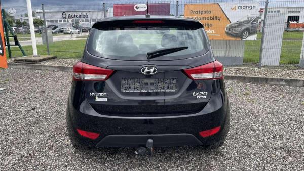 Black Hyundai ix20 2014 in Marijampole, with an engine capacity of 1.58 L and mileage of 144 thousand km for 4490 €, photo 9 on AUTOMOTO.COM.LV