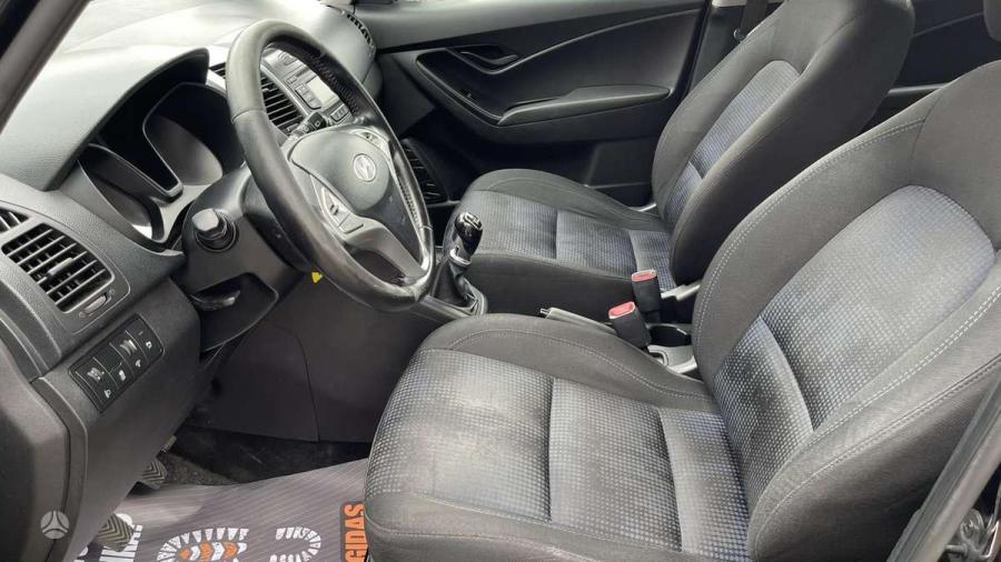 Melns Hyundai ix20 2014 Marijampole, ar dzinēja tilpumu 1.58 L un nobraukumu 144 tūkst. km par 4490 €, foto 15 vietnē AUTOMOTO.COM.LV