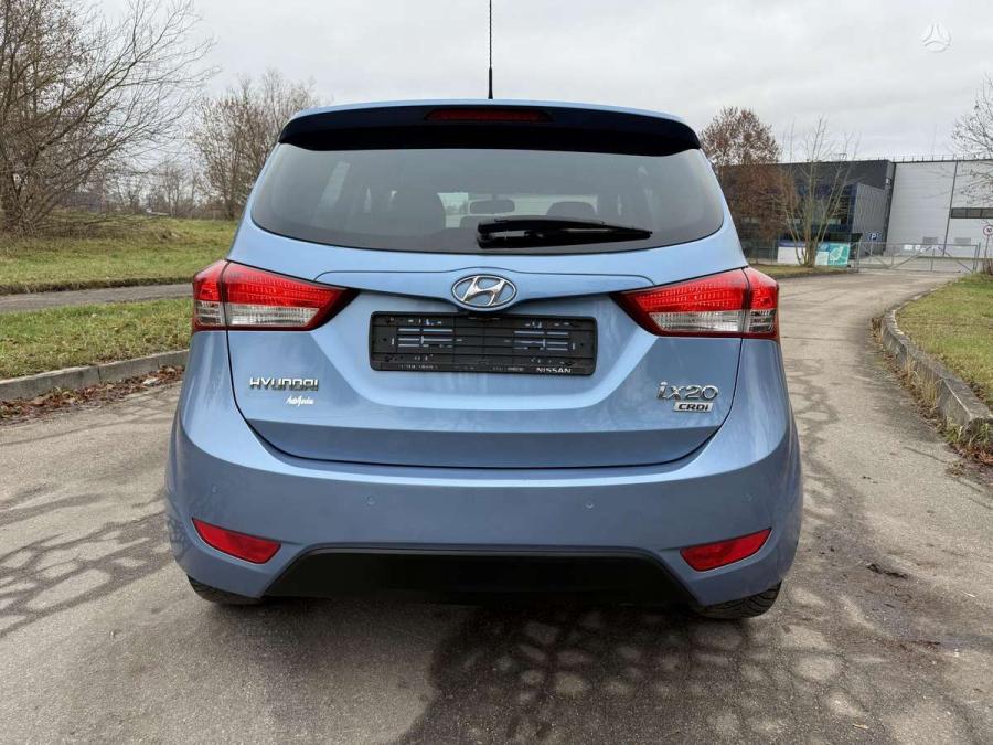 Blue Hyundai ix20 2010 in Siauliai, with an engine capacity of 1.40 L and mileage of 157 thousand km for 3850 €, photo 5 on AUTOMOTO.COM.LV