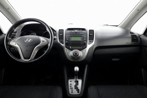 Hyundai ix20 2011 in Tallinn on AUTOMOTO.COM.LV Brown Hyundai ix20 2011 in Tallinn, with an engine capacity of 1.60 L and mileage of 168 thousand km for 3799 €, photo 6 on AUTOMOTO.COM.LV