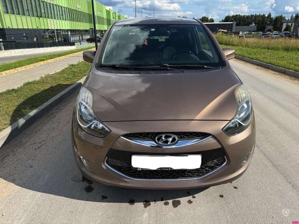 Brown Hyundai ix20 2013 in Vilnius, with an engine capacity of 1.59 L and mileage of 118 thousand km for 5100 €, photo 5 on AUTOMOTO.COM.LV