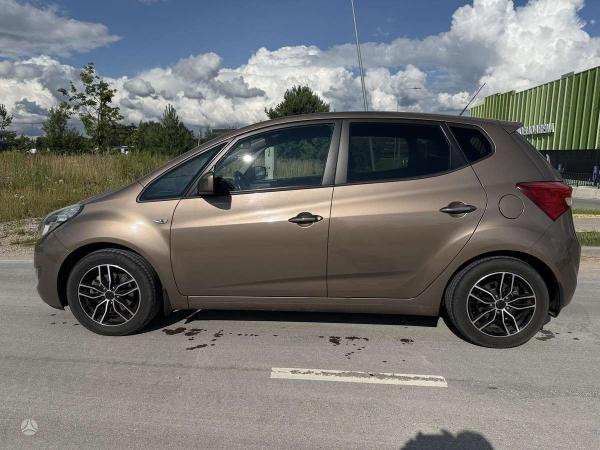 Brown Hyundai ix20 2013 in Vilnius, with an engine capacity of 1.59 L and mileage of 118 thousand km for 5100 €, photo 7 on AUTOMOTO.COM.LV