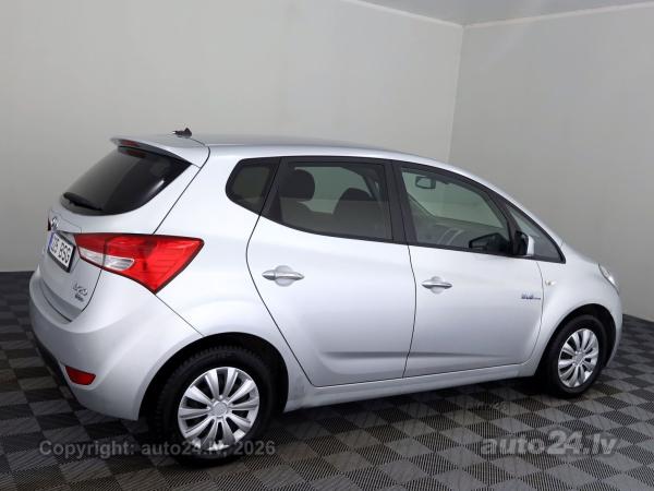 Grey Hyundai ix20 2011 in Tallinn, with an engine capacity of 1.40 L and mileage of 243 thousand km for 2599 €, photo 3 on AUTOMOTO.COM.LV