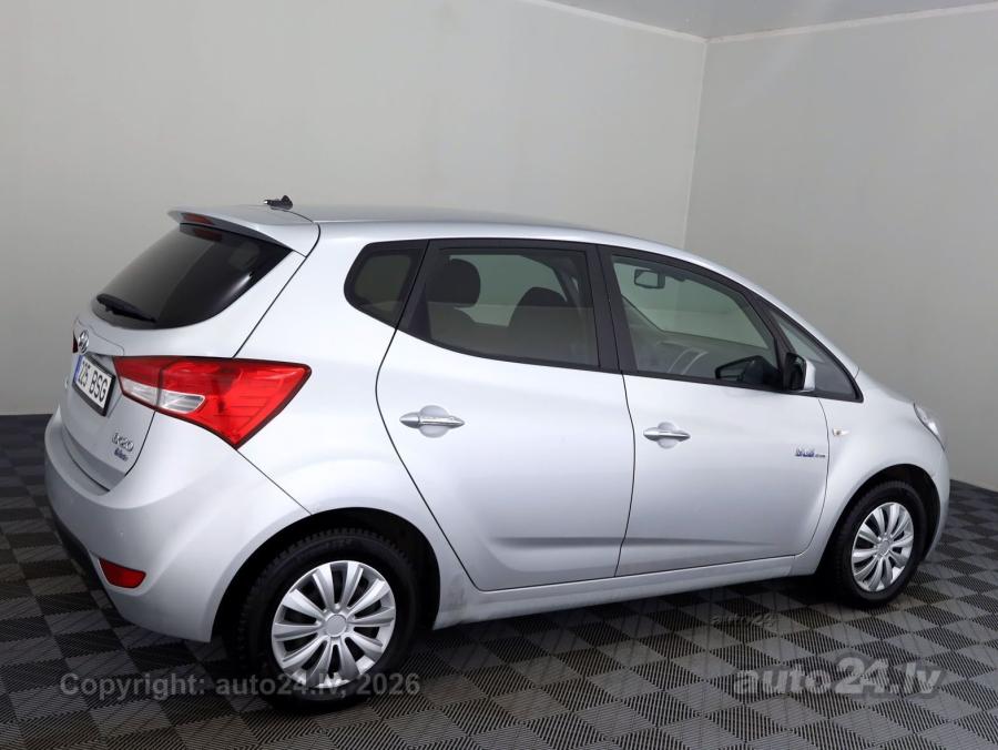 Pelēks Hyundai ix20 2011 Tallina, ar dzinēja tilpumu 1.40 L un nobraukumu 243 tūkst. km par 2599 €, foto 4 vietnē AUTOMOTO.COM.LV