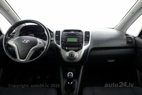 Grey Hyundai ix20 2011 in Tallinn, with an engine capacity of 1.40 L and mileage of 243 thousand km for 2599 €, photo 5 on AUTOMOTO.COM.LV