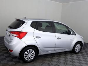 Pelēks Hyundai ix20 2011 Tallina, ar dzinēja tilpumu 1.40 L un nobraukumu 243 tūkst. km par 2199 €, foto 4 vietnē AUTOMOTO.COM.LV