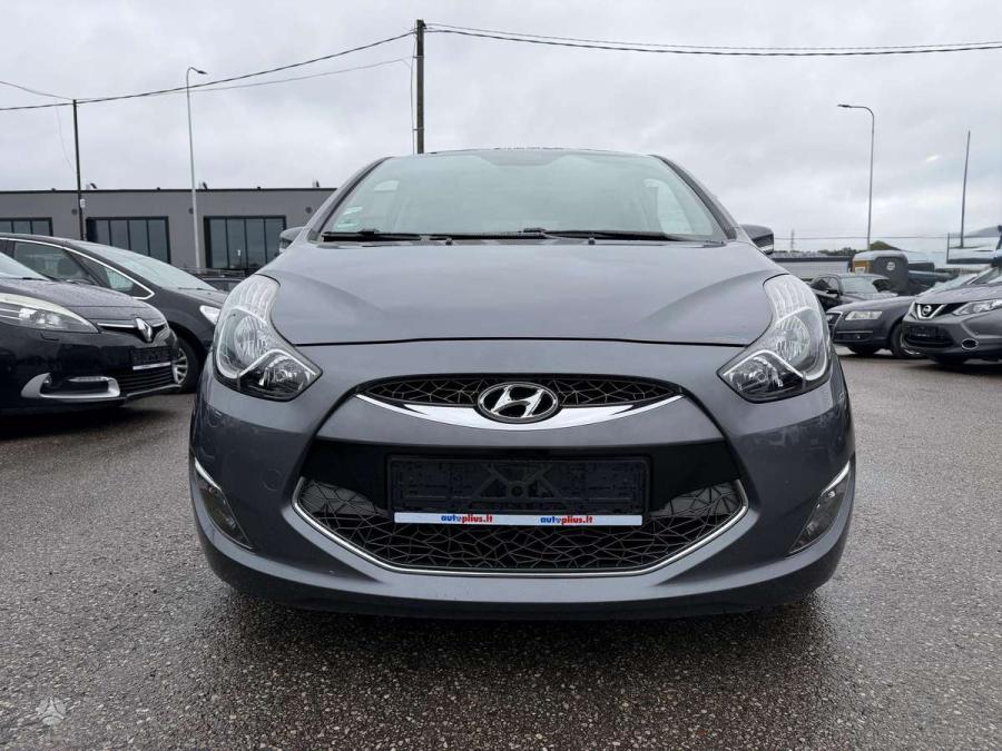 Grey Hyundai ix20 2011 in Kaunas, with an engine capacity of 1.59 L and mileage of 227 thousand km for 5700 €, photo 1 on AUTOMOTO.COM.LV