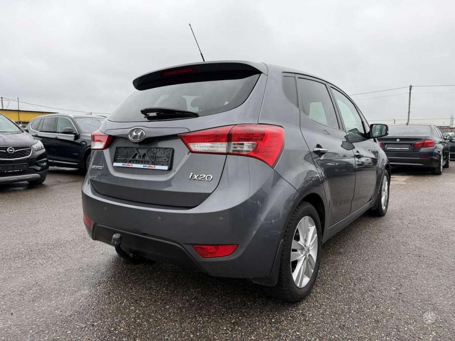 Grey Hyundai ix20 2011 in Kaunas, with an engine capacity of 1.59 L and mileage of 227 thousand km for 5700 €, photo 8 on AUTOMOTO.COM.LV