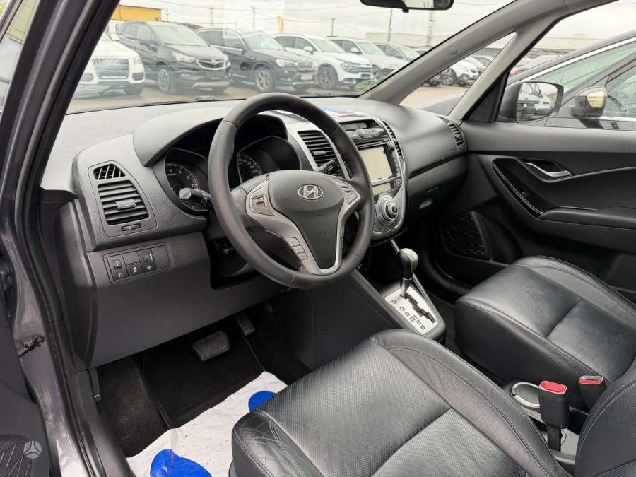 Grey Hyundai ix20 2011 in Kaunas, with an engine capacity of 1.59 L and mileage of 227 thousand km for 5700 €, photo 9 on AUTOMOTO.COM.LV