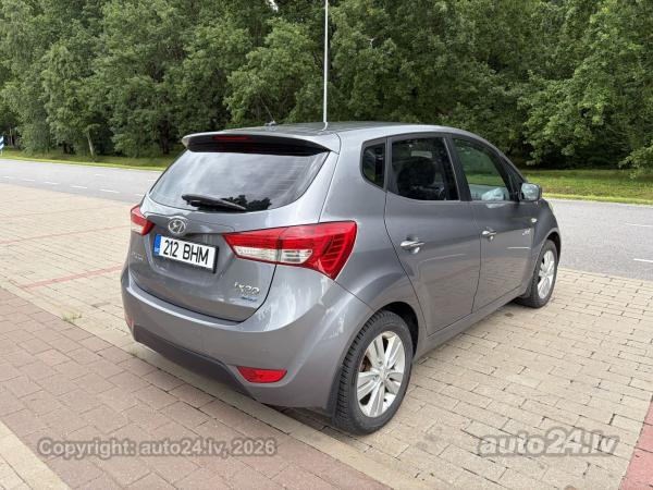 Pelēks Hyundai ix20 2012 Pērnava, ar dzinēja tilpumu 1.40 L un nobraukumu 139 tūkst. km par 4500 €, foto 3 vietnē AUTOMOTO.COM.LV
