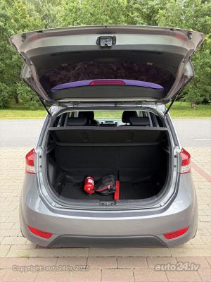 Pelēks Hyundai ix20 2012 Pērnava, ar dzinēja tilpumu 1.40 L un nobraukumu 139 tūkst. km par 4500 €, foto 5 vietnē AUTOMOTO.COM.LV