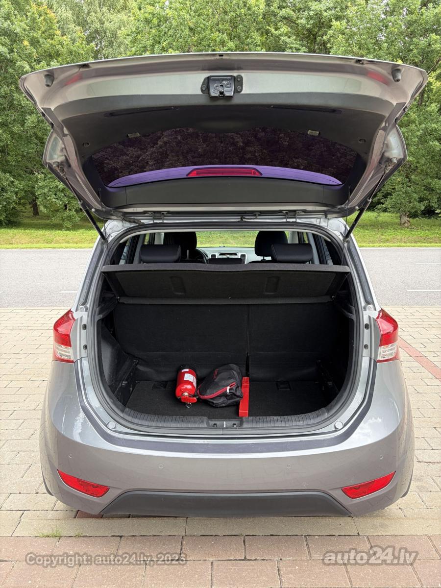 Pelēks Hyundai ix20 2012 Pērnava, ar dzinēja tilpumu 1.40 L un nobraukumu 139 tūkst. km par 4500 €, foto 5 vietnē AUTOMOTO.COM.LV