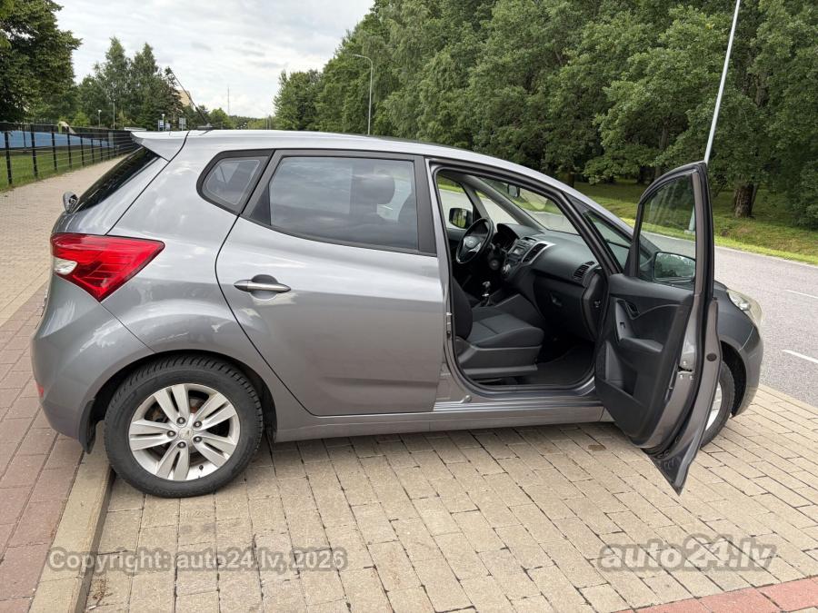 Pelēks Hyundai ix20 2012 Pērnava, ar dzinēja tilpumu 1.40 L un nobraukumu 139 tūkst. km par 4500 €, foto 9 vietnē AUTOMOTO.COM.LV