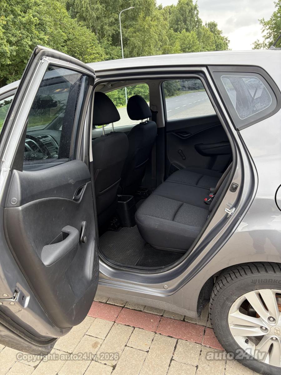 Pelēks Hyundai ix20 2012 Pērnava, ar dzinēja tilpumu 1.40 L un nobraukumu 139 tūkst. km par 4500 €, foto 11 vietnē AUTOMOTO.COM.LV
