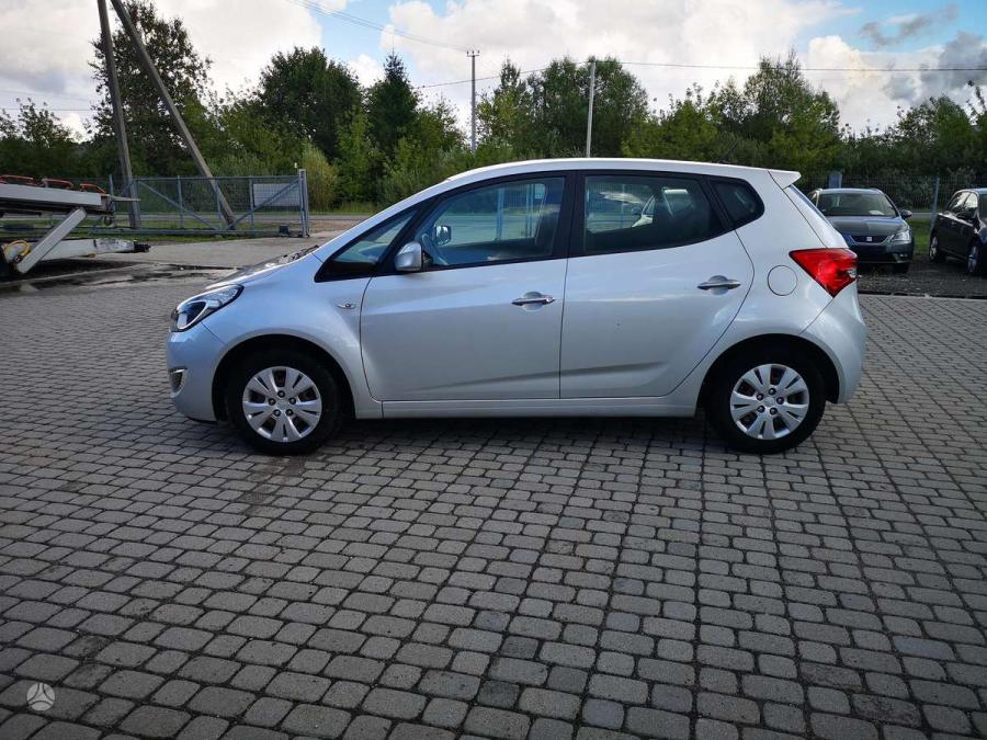 Grey Hyundai ix20 2012 in Radviliskis, with an engine capacity of 1.59 L and mileage of 131 thousand km for 4550 €, photo 4 on AUTOMOTO.COM.LV