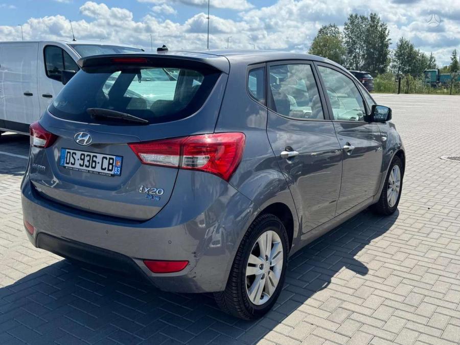 Pelēks Hyundai ix20 2015 Tauragė, ar dzinēja tilpumu 1.58 L un nobraukumu 186 tūkst. km par 4300 €, foto 4 vietnē AUTOMOTO.COM.LV