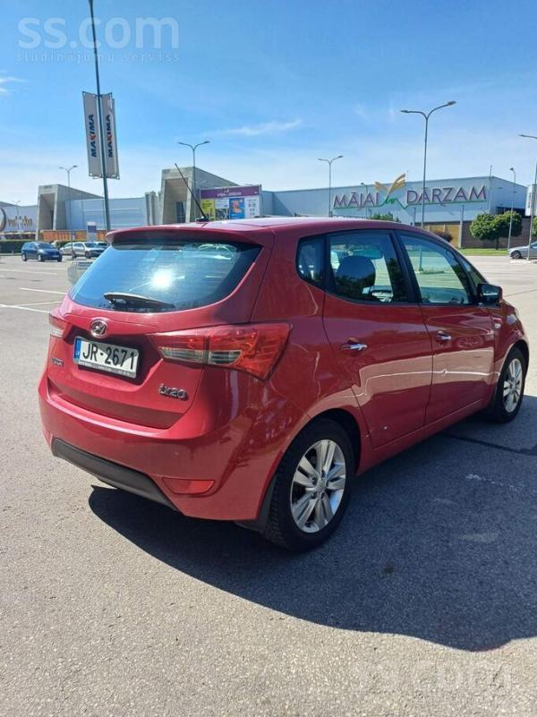 Red Hyundai ix20 2014 in Jelgava, with an engine capacity of 1.60 L and mileage of 152 thousand km for 3900 €, photo 2 on AUTOMOTO.COM.LV