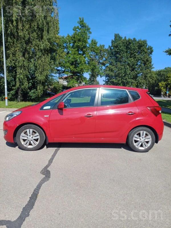 Red Hyundai ix20 2014 in Jelgava, with an engine capacity of 1.60 L and mileage of 152 thousand km for 3900 €, photo 3 on AUTOMOTO.COM.LV