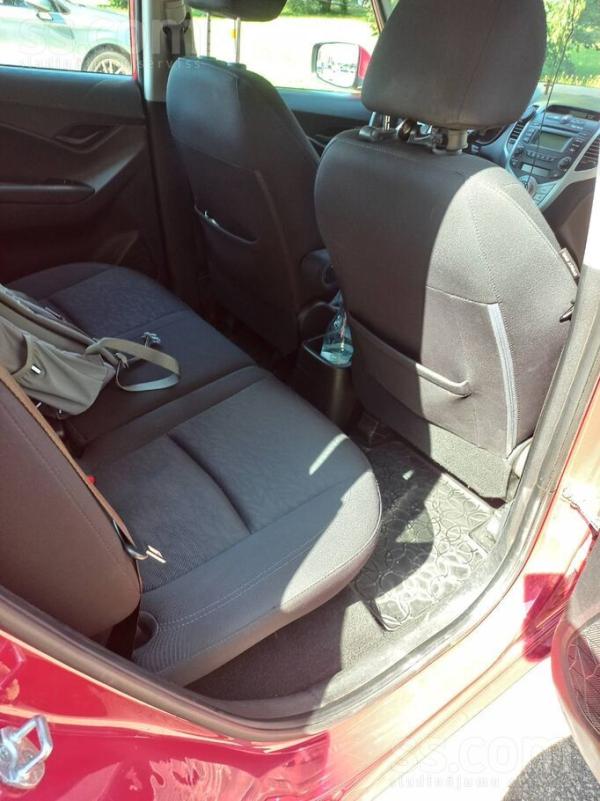 Red Hyundai ix20 2014 in Jelgava, with an engine capacity of 1.60 L and mileage of 152 thousand km for 3900 €, photo 5 on AUTOMOTO.COM.LV