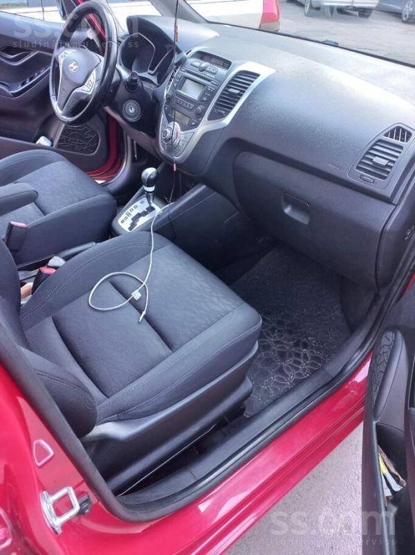 Red Hyundai ix20 2014 in Jelgava, with an engine capacity of 1.60 L and mileage of 152 thousand km for 3900 €, photo 6 on AUTOMOTO.COM.LV