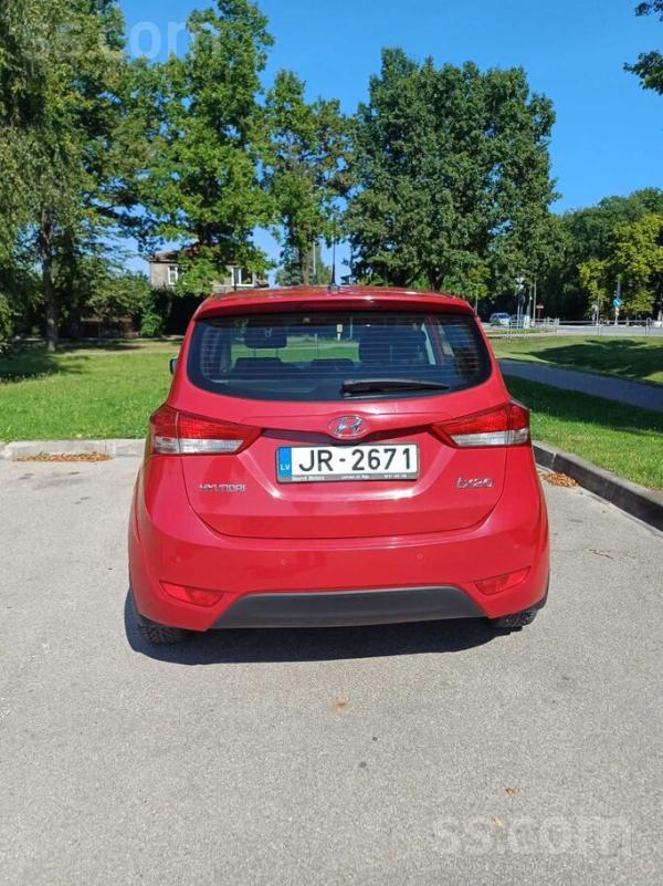 Red Hyundai ix20 2014 in Jelgava, with an engine capacity of 1.60 L and mileage of 152 thousand km for 3900 €, photo 8 on AUTOMOTO.COM.LV