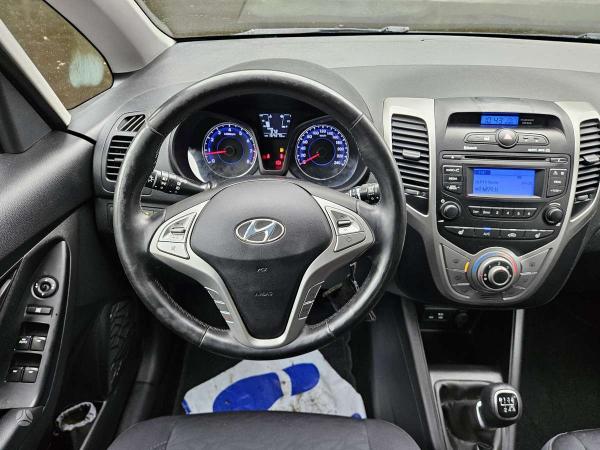 Red Hyundai ix20 2017 in Kaunas, with an engine capacity of 1.60 L and mileage of 164 thousand km for 5750 €, photo 10 on AUTOMOTO.COM.LV