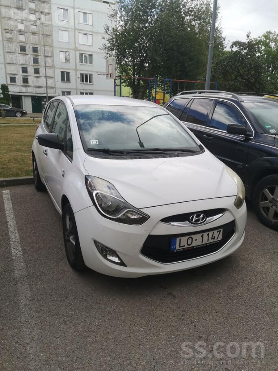 White Hyundai ix20 2010 in Preili, with an engine capacity of 1.40 L and mileage of 138 thousand km for 2500 €, photo 1 on AUTOMOTO.COM.LV