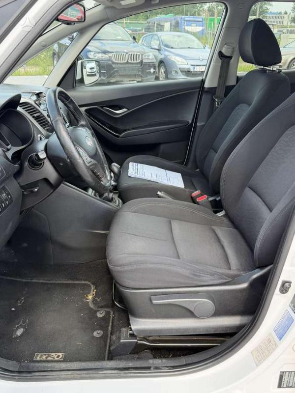 Balts Hyundai ix20 2011 Tauragė, ar dzinēja tilpumu 1.58 L un nobraukumu 293 tūkst. km par 2900 €, foto 10 vietnē AUTOMOTO.COM.LV