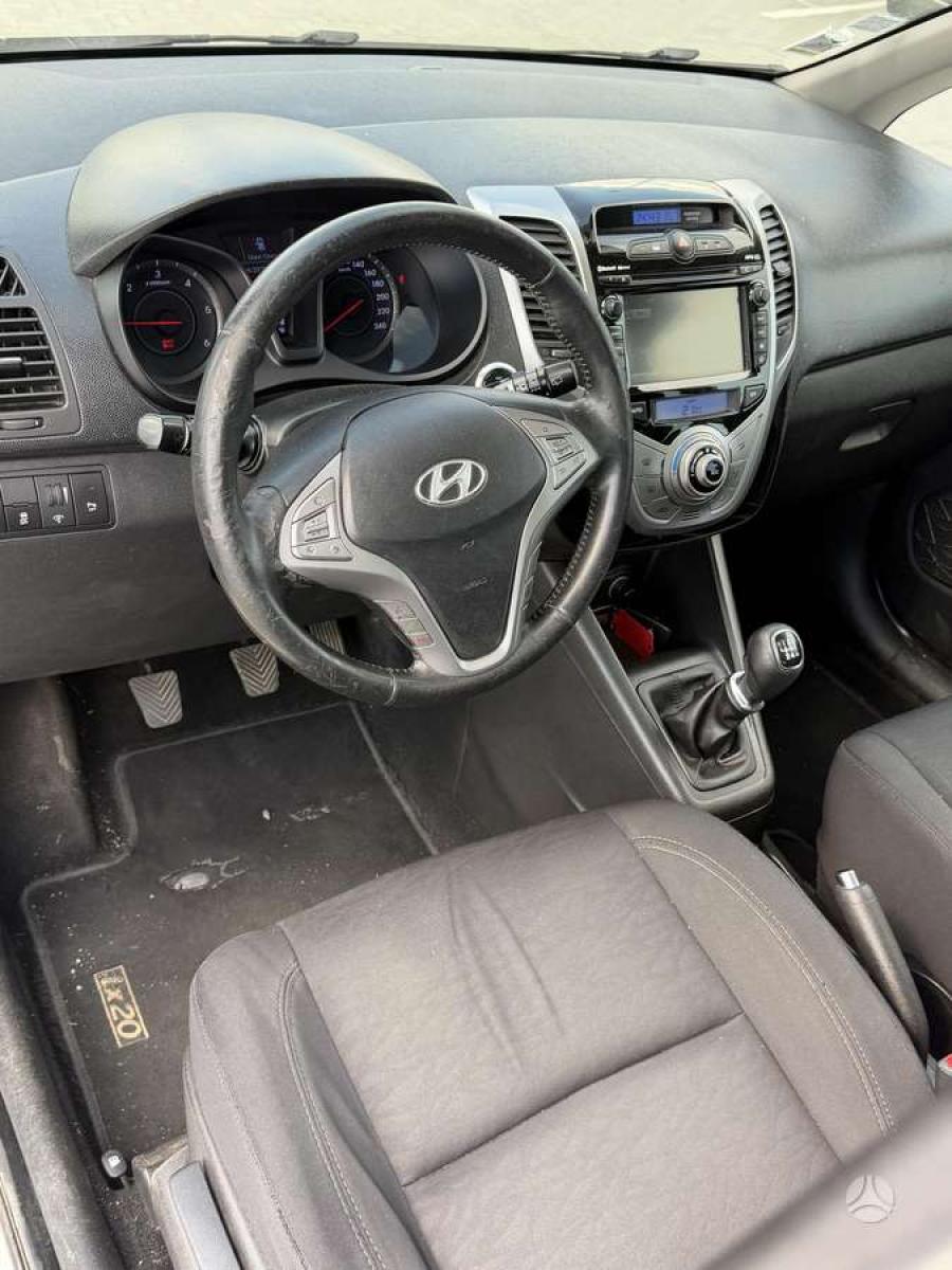 Balts Hyundai ix20 2011 Tauragė, ar dzinēja tilpumu 1.58 L un nobraukumu 293 tūkst. km par 2900 €, foto 12 vietnē AUTOMOTO.COM.LV