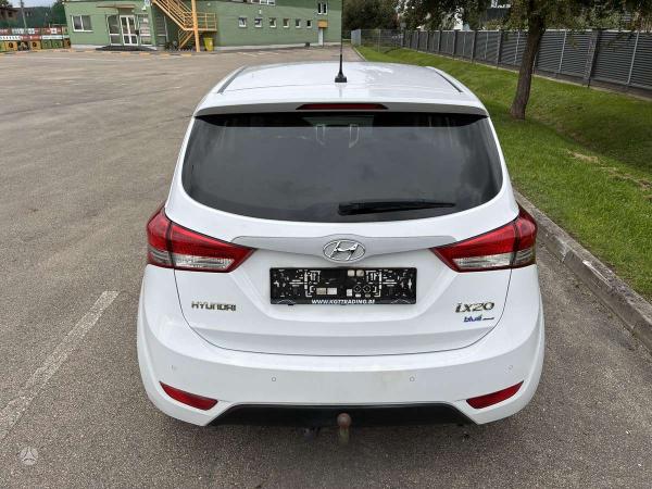 White Hyundai ix20 2011 in Siauliai, with an engine capacity of 1.40 L and mileage of 165 thousand km for 2650 €, photo 5 on AUTOMOTO.COM.LV