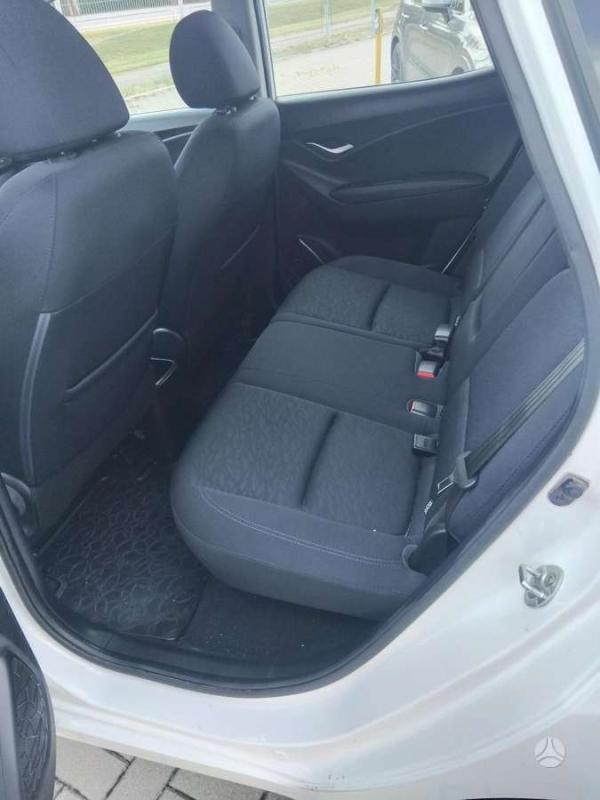 Balts Hyundai ix20 2016 Tauragė, ar dzinēja tilpumu 1.58 L un nobraukumu 180 tūkst. km par 4450 €, foto 7 vietnē AUTOMOTO.COM.LV