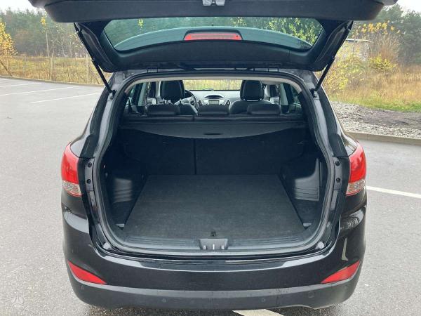 Black Hyundai ix35 2010 in Vilnius, with an engine capacity of 2.00 L and mileage of 234 thousand km for 5499 €, photo 11 on AUTOMOTO.COM.LV