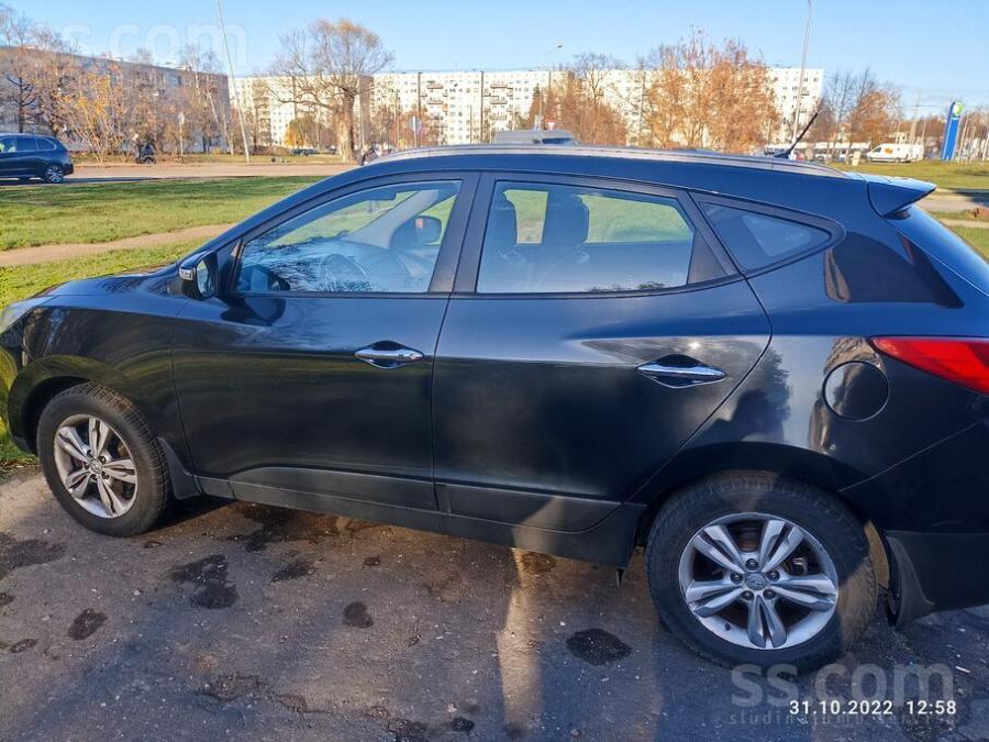 Melns Hyundai ix35 2010 Rīga, ar dzinēja tilpumu 2.00 L un nobraukumu 230 tūkst. km par 4300 €, foto 4 vietnē AUTOMOTO.COM.LV