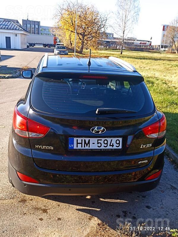Black Hyundai ix35 2010 in Riga, with an engine capacity of 2.00 L and mileage of 230 thousand km for 4300 €, photo 9 on AUTOMOTO.COM.LV